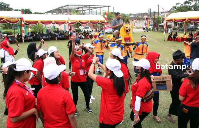 Perayaan HUT RI di Teluk Pandan Sintai Meriah - Metropolis