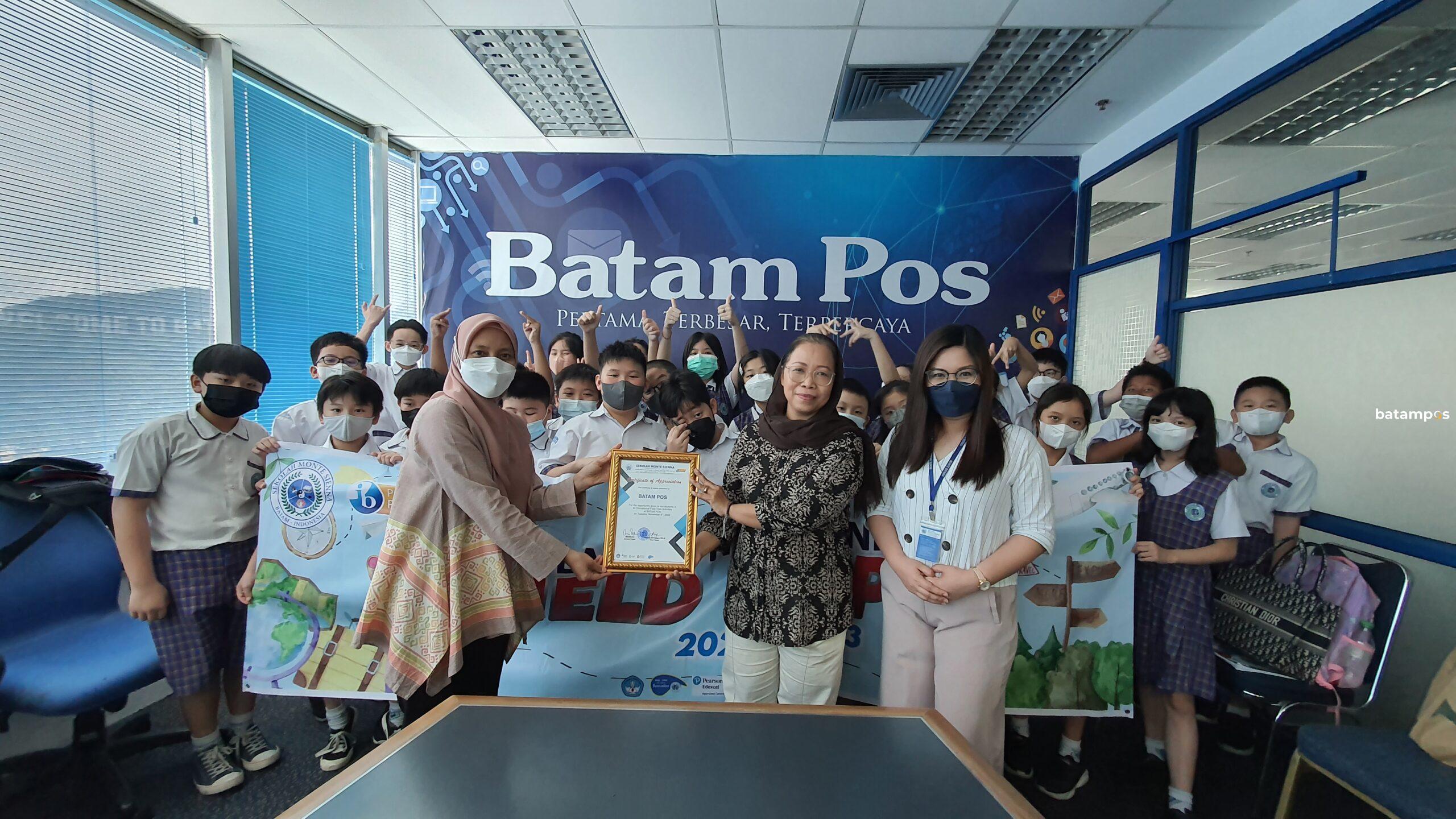 Murid-murid Sekolah Monte Sienna Kunjungi Dapur Redaksi Batam Pos ...