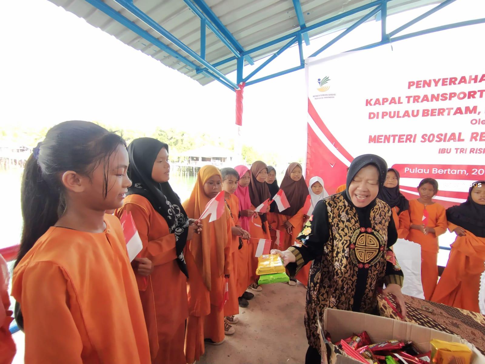 Pesan Penting Menteri Risma ke Masyarakat Belakangpadang – Metropolis