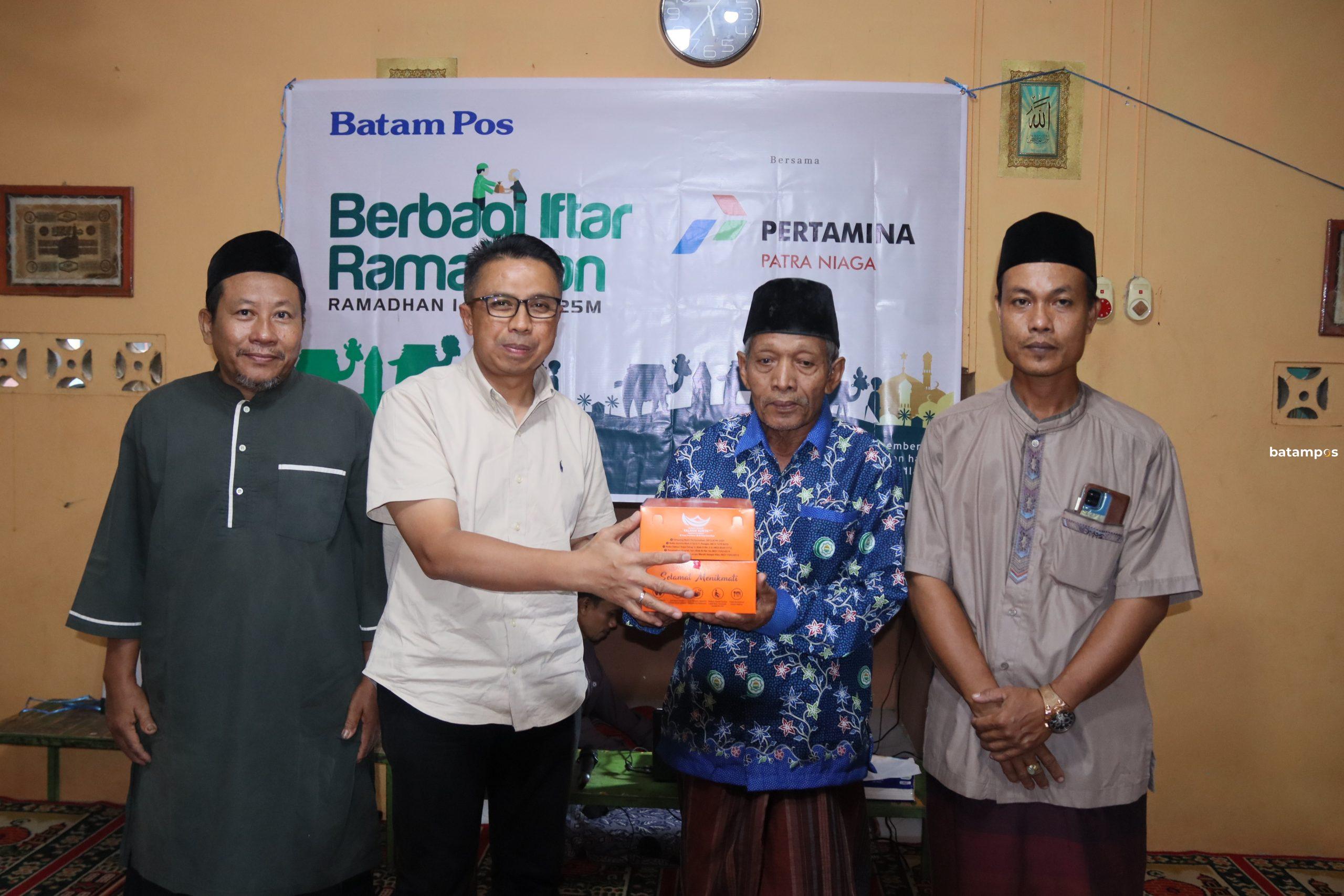 Batam Pos dan Pertamina Niaga Berbagi Iftar di Kavling Beverly - Metropolis