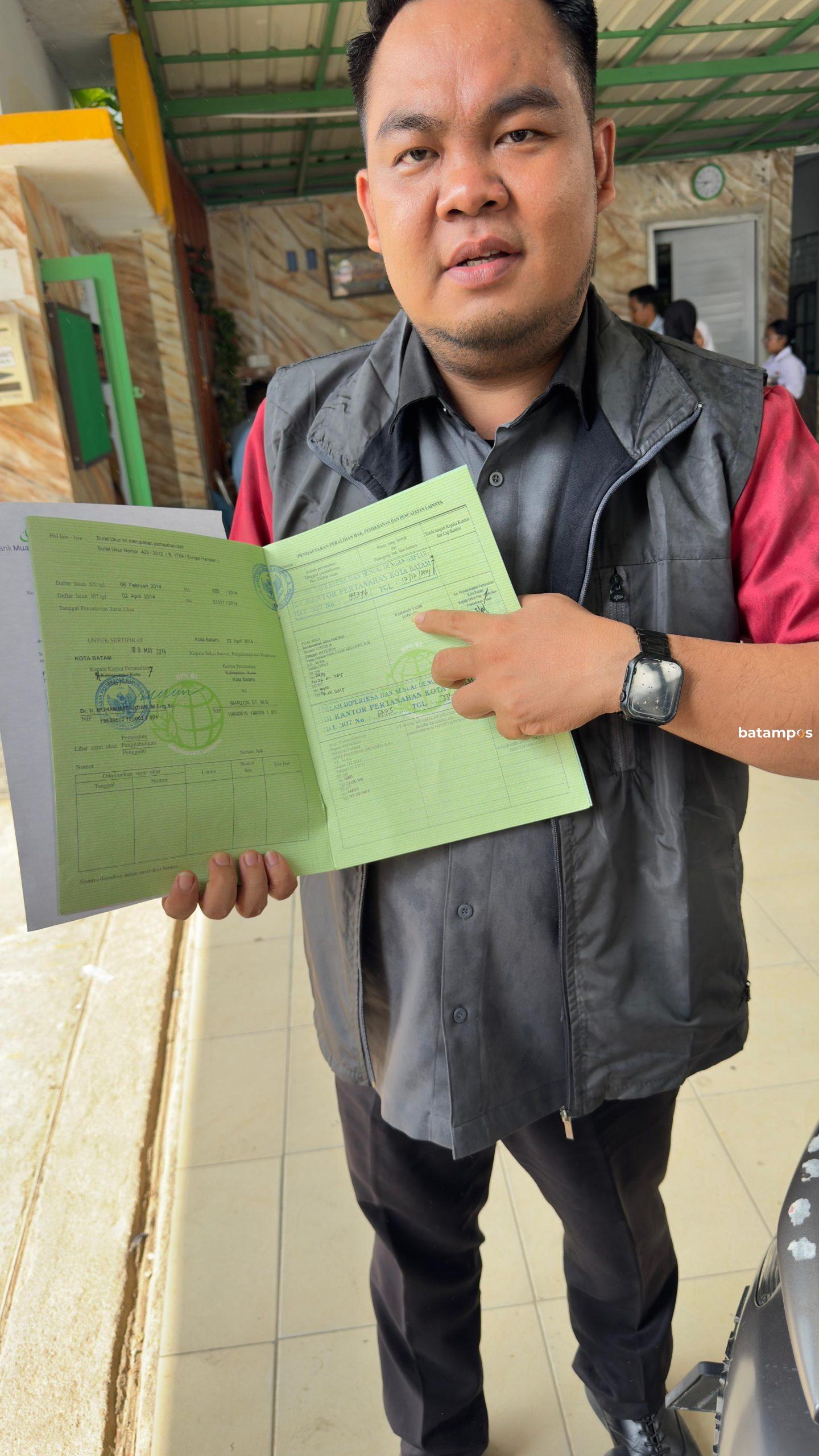 Rumah Lunas Ditempeli Stiker Kredit Macet, Warga Batam Geram: “Saya ...