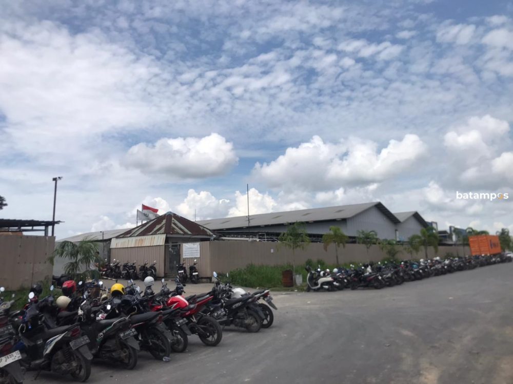 Karyawan PT Esun Demo Tuntut Bayaran Upah Lembur - Metropolis