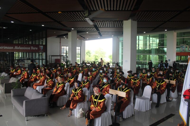 Batam Tourism Polytechnic Wisuda 90 Mahasiswa, Asman: Kita Jangan Kirim ...