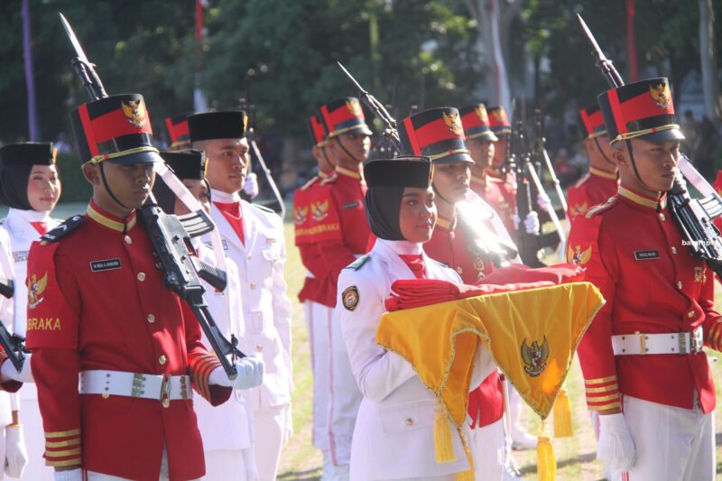 Penurunan Bendera Penuh Khidmat, Amsakar Sampaikan Apresiasi - Metropolis