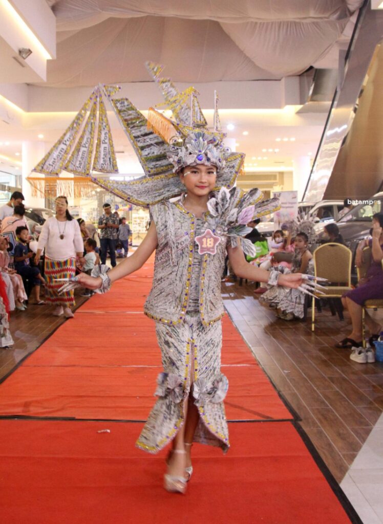 Peserta Batam Pos Fashion Show Tampilkan Kreasi Terbaik, Ini Penampakan ...