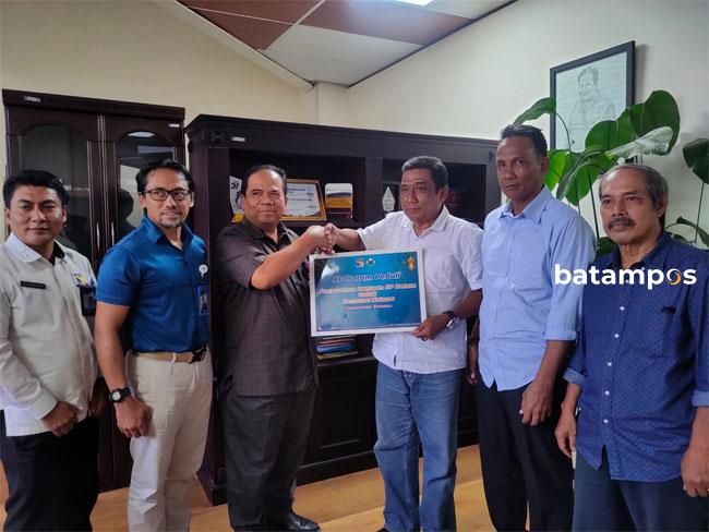 BP Batam Serahkan Bantuan Rp 62 Juta untuk Korban Longsor Serasan ...