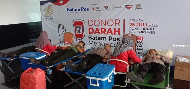 Mengabdi untuk Sesama, Donor Darah Batam Pos - Metropolis