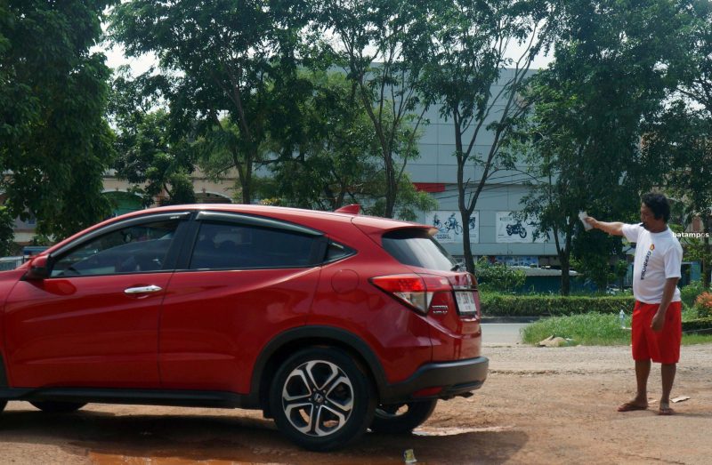 Jukir Tidak Berseragam dan Pungut Parkir Tanpa Karcis, Warga Minta ...