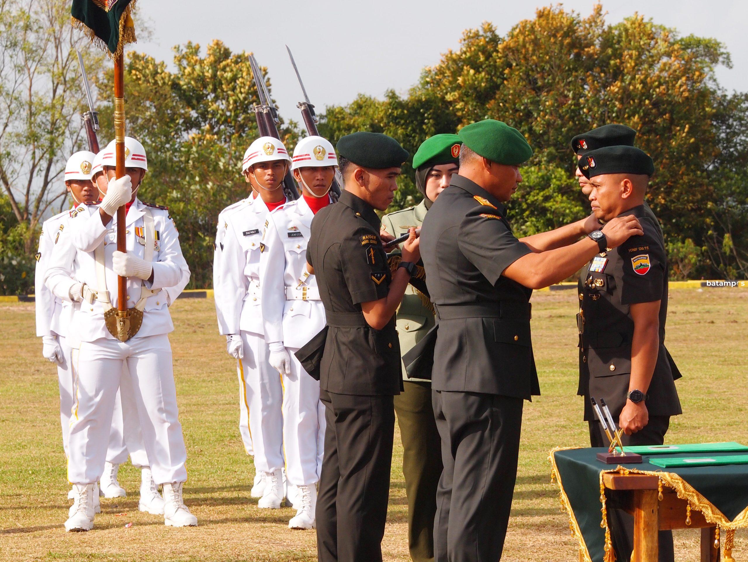 Simulasi Penyelamatan Sandera Memukau di Sertijab Komandan Yonif 136 ...